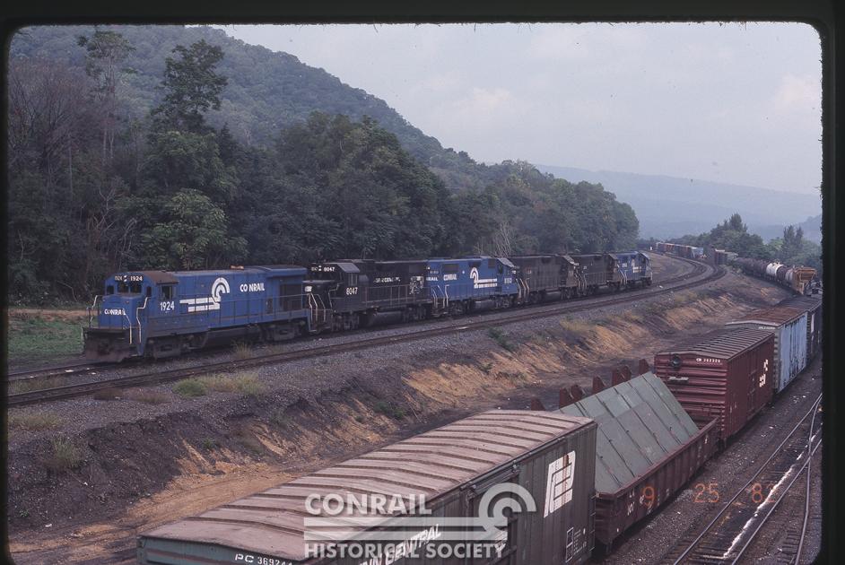 B23-7 1924 leads an eastbound power move in Enola, PA | The CRHS's Conrail Artifact Archive