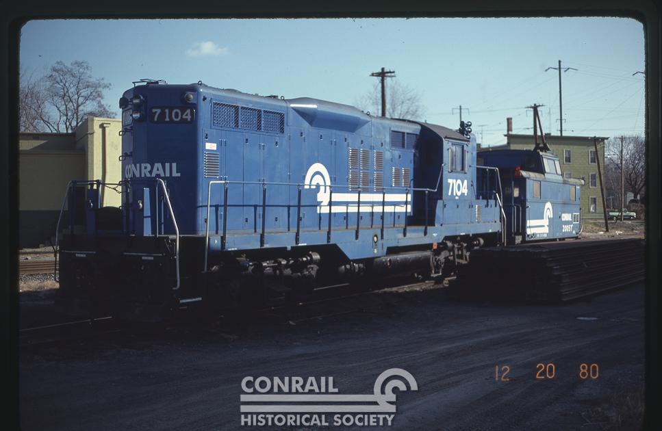 GP9 7104 in Perryville, MD | The CRHS's Conrail Artifact Archive